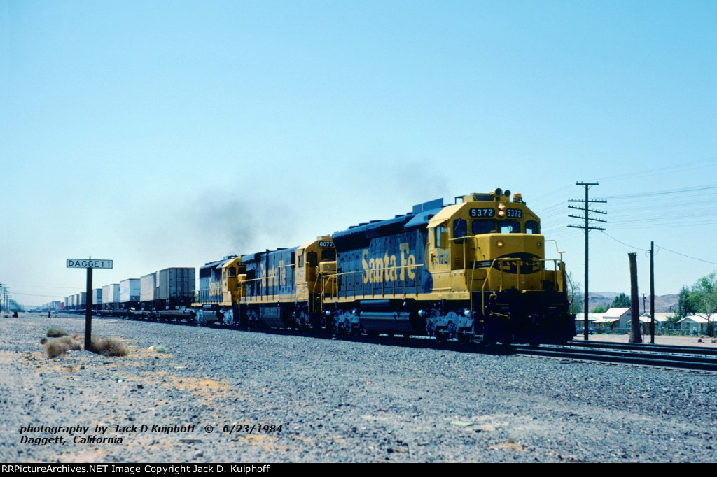 ATSF 5372-8077-5673, eastbound